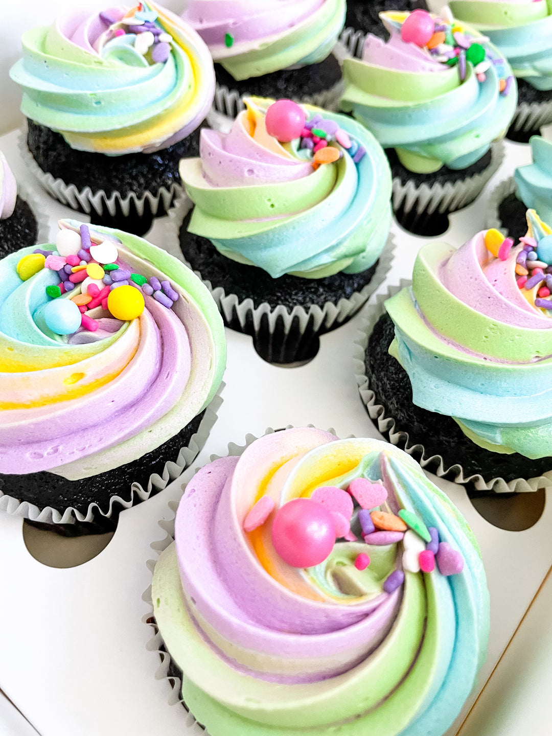 Custom Regular Size Cupcakes – The Cake Club.