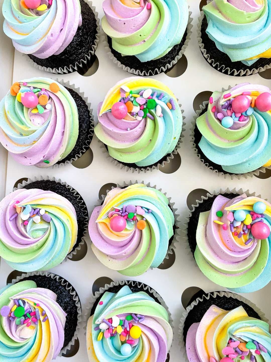 Custom Regular Size Cupcakes – The Cake Club.